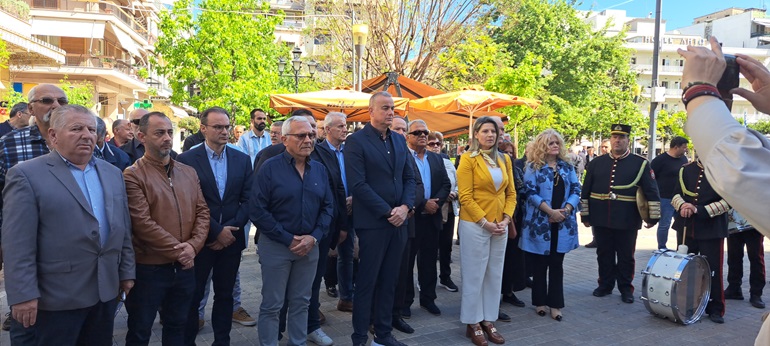 Επιμνημόσυνη δέηση για τα θύματα του βομβαρδισμού του Αγρινίου ...