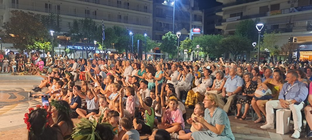 Αγρίνιο: Η τελετή λήξης του 19ου Διεθνούς Φεστιβάλ Παραδοσιακών Χορών ...